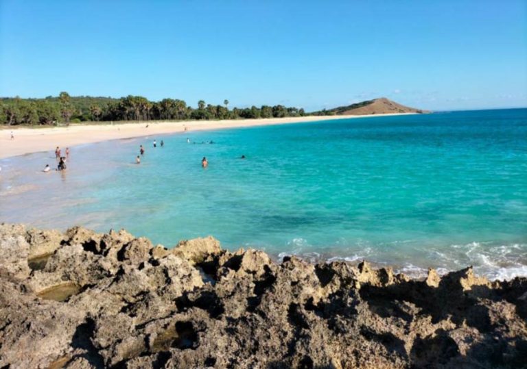 Pantai Liman di NTT, Cantik Eksotis!
